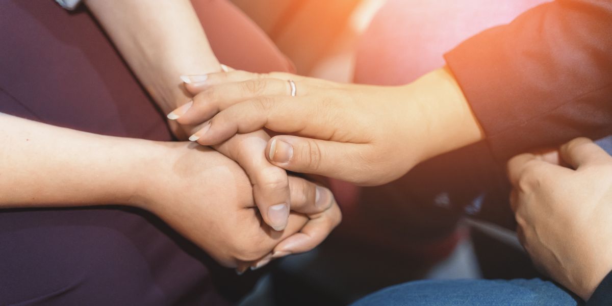 HHS publishes standards for peer support